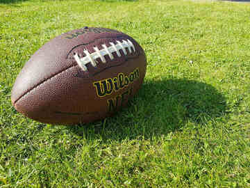 How to Throw a Football with a Perfect Spiral (8-Step Guide)