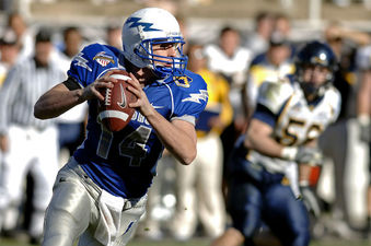 How to Throw a Football with a Perfect Spiral (8-Step Guide)