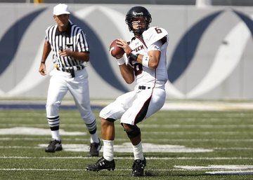 What is a Hitch Route in Football? (Full Explanation)