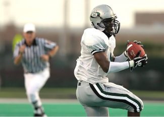 What is a Hook Route in Football? (Explained)