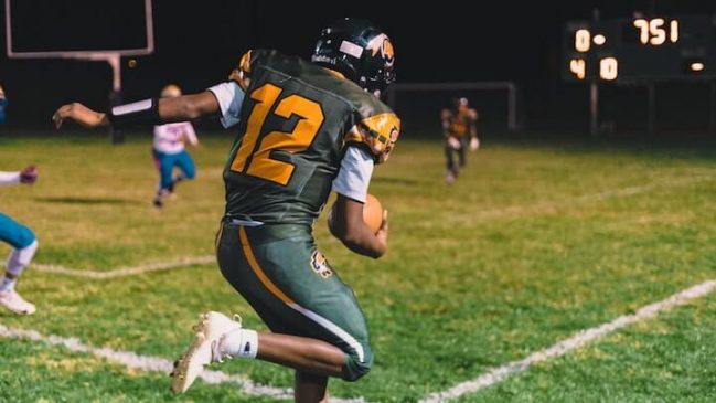How to Run the Statue of Liberty Play in Football (Video)